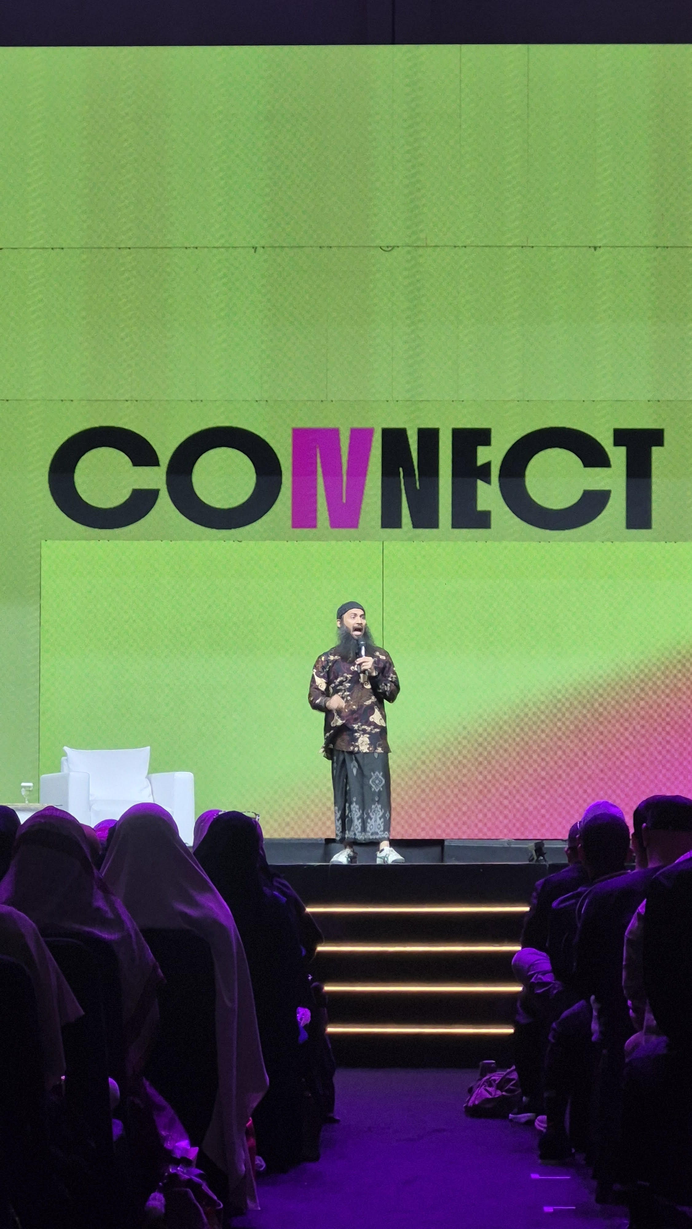 Kajian ilmiah – Dr. Syafiq Riza Basalamah bedah urgensi akhlak dan ...